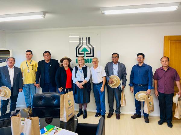 IDR-Paraná recebe comitiva de pesquisadores do Peru | Instituto de ...